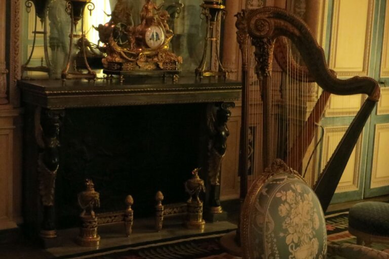 27 Ancient Symbols of Royalty and Their Meaning - Attalie Anne